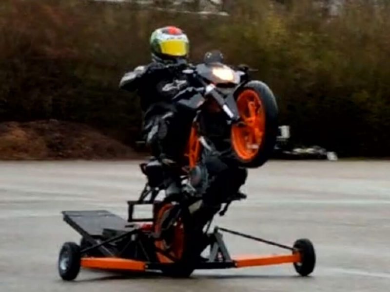 Wheelie Training - MES - Motorrad Events Sicherheit - Schräglagentrainings